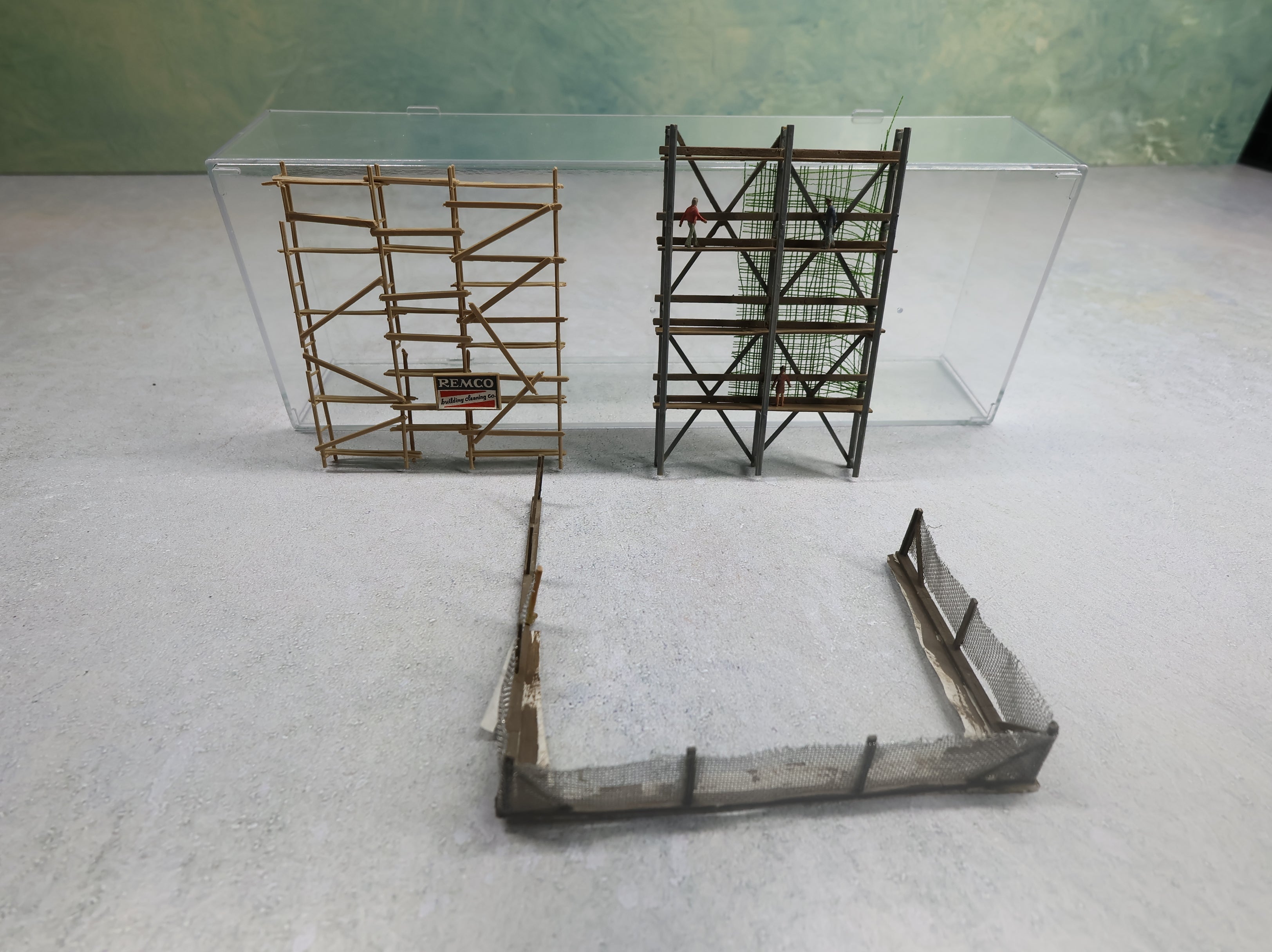 USED N Scale Scaffolding & Work Area Fencing (3 pcs)
