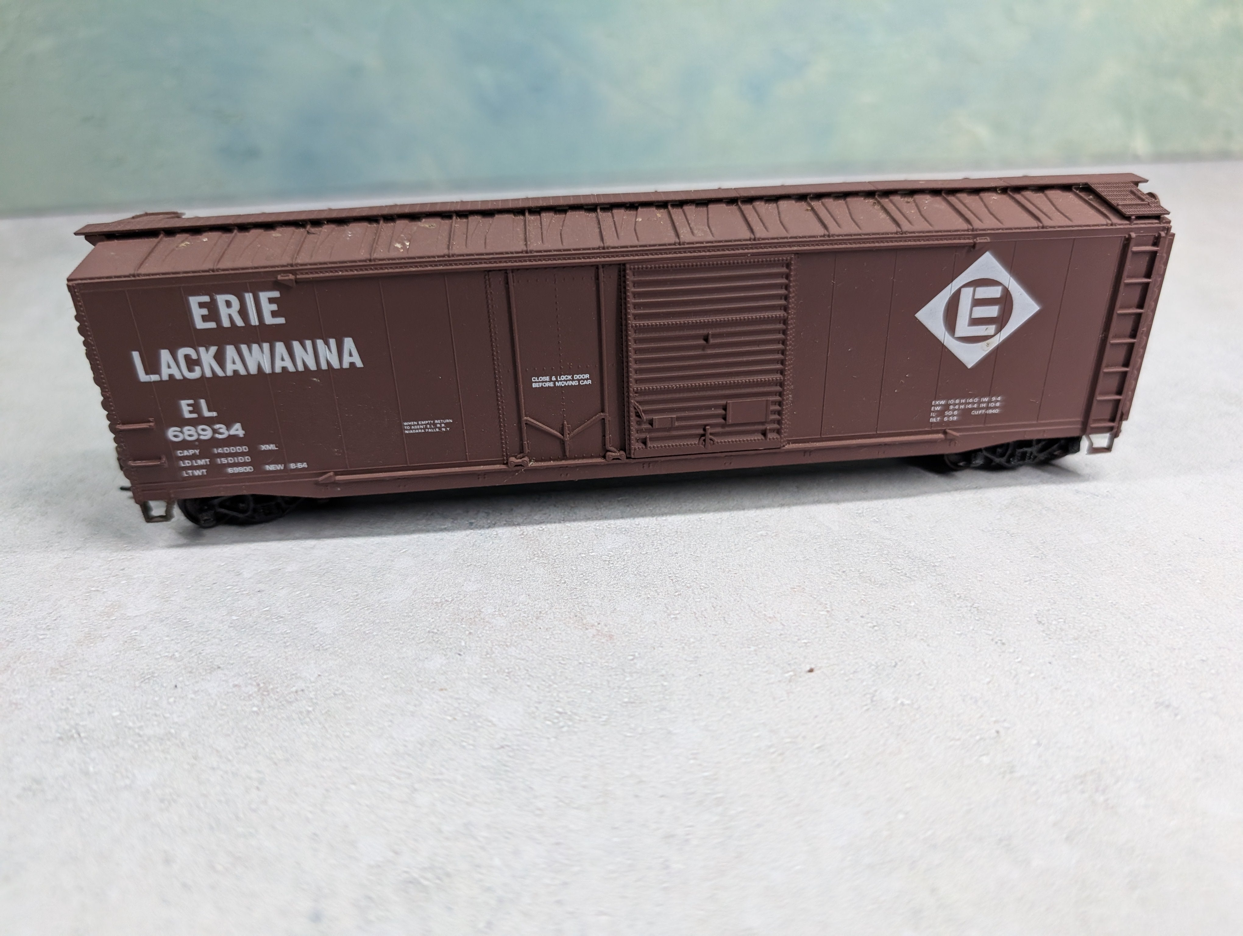 USED Accurail HO Scale 50' Box Car Erie Lackawanna EL #68934