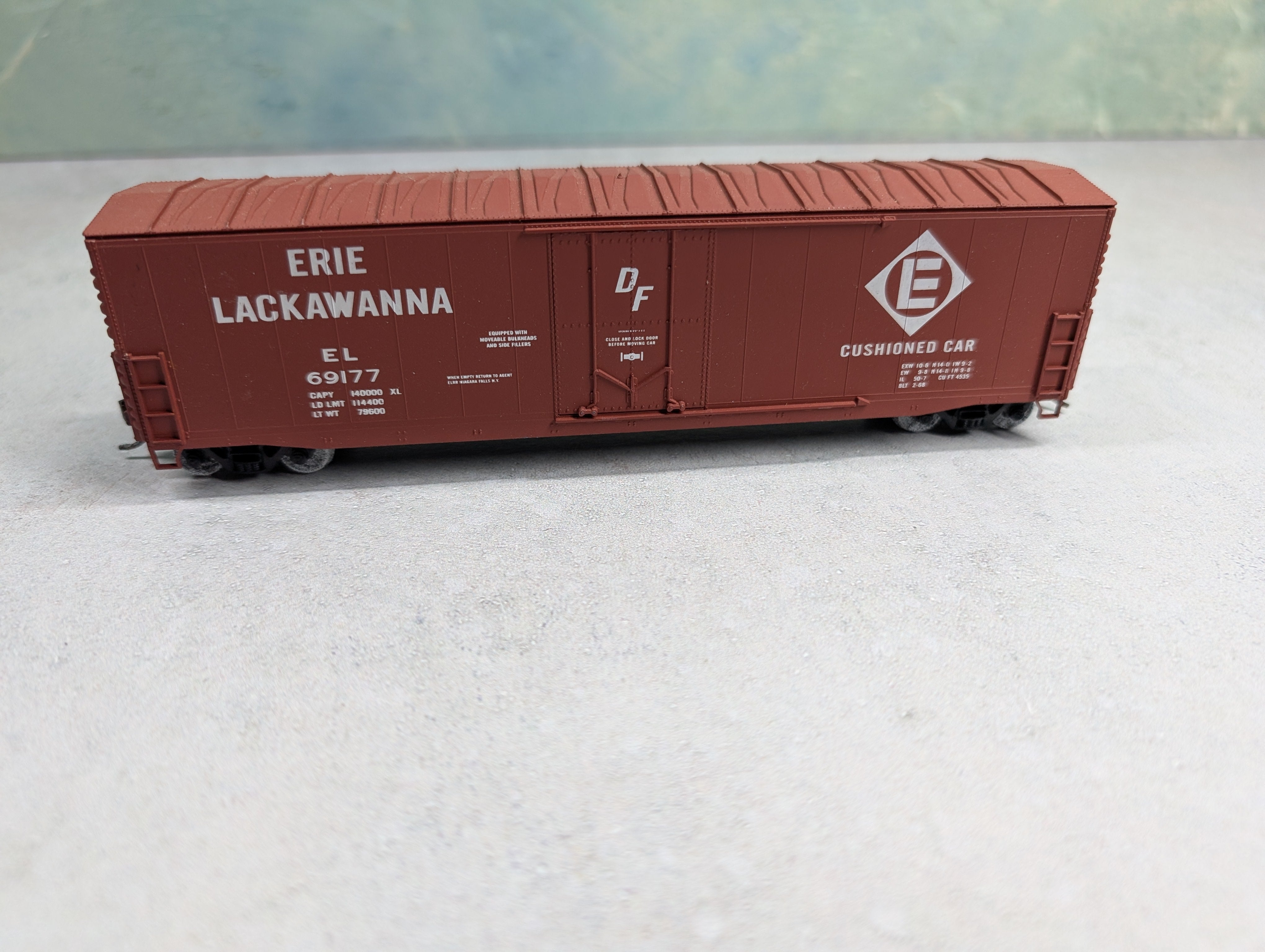 USED Accurail HO Scale 50' Box Car Erie Lackawanna EL #69177