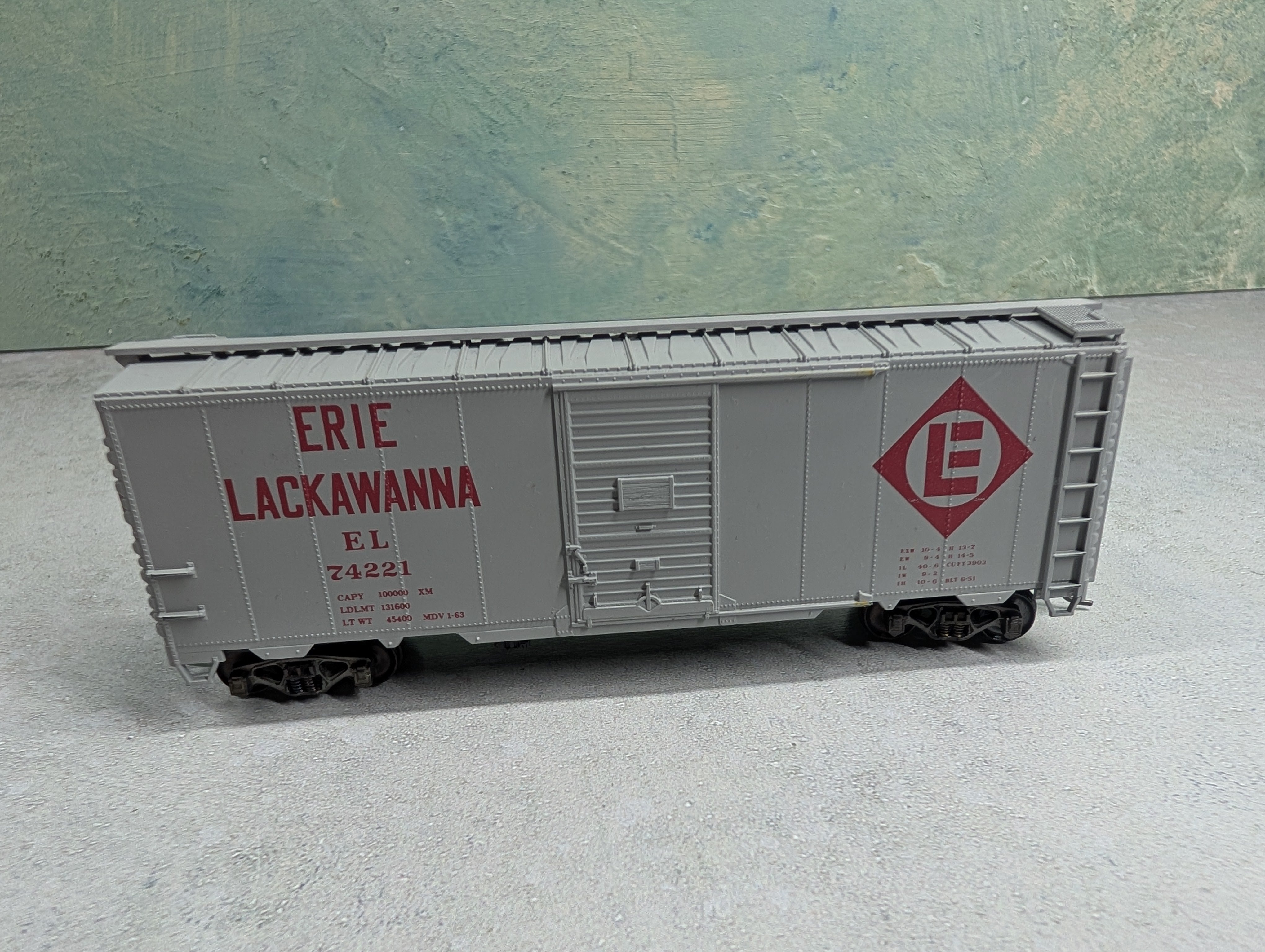 USED Accurail HO Scale 40' Box Car Erie Lackawanna EL #74221