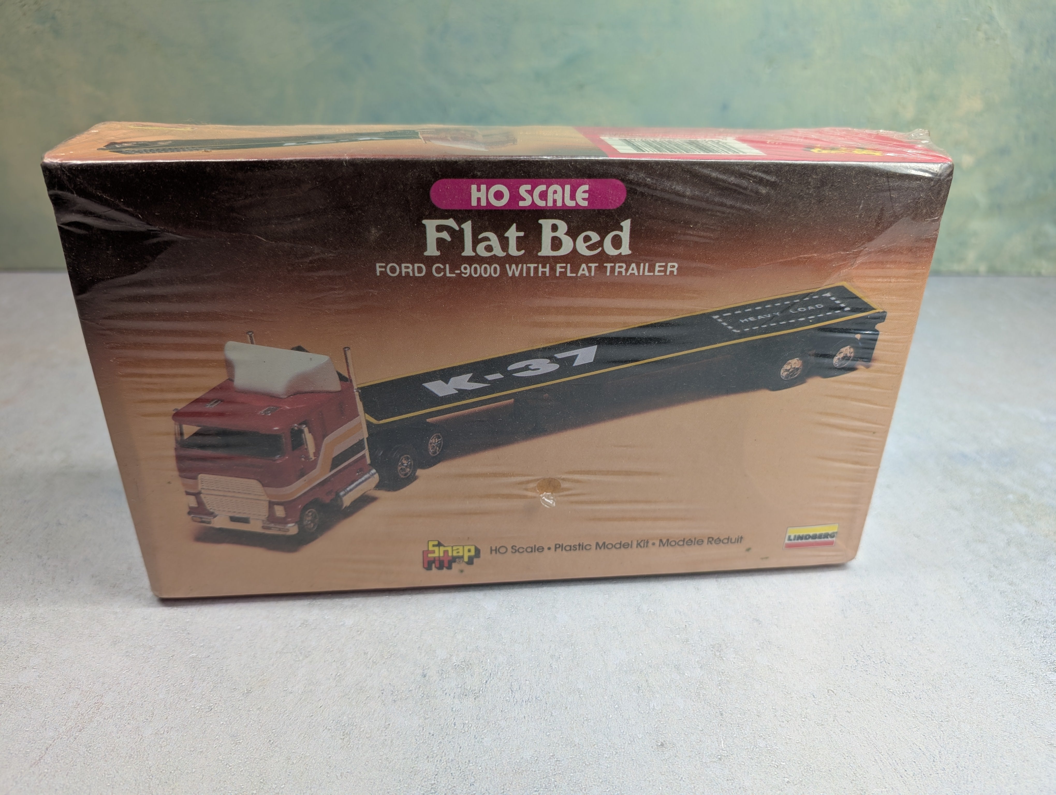 Lindberg 1048 HO Scale Ford CL-9000 w/ Flat Trailer KIT