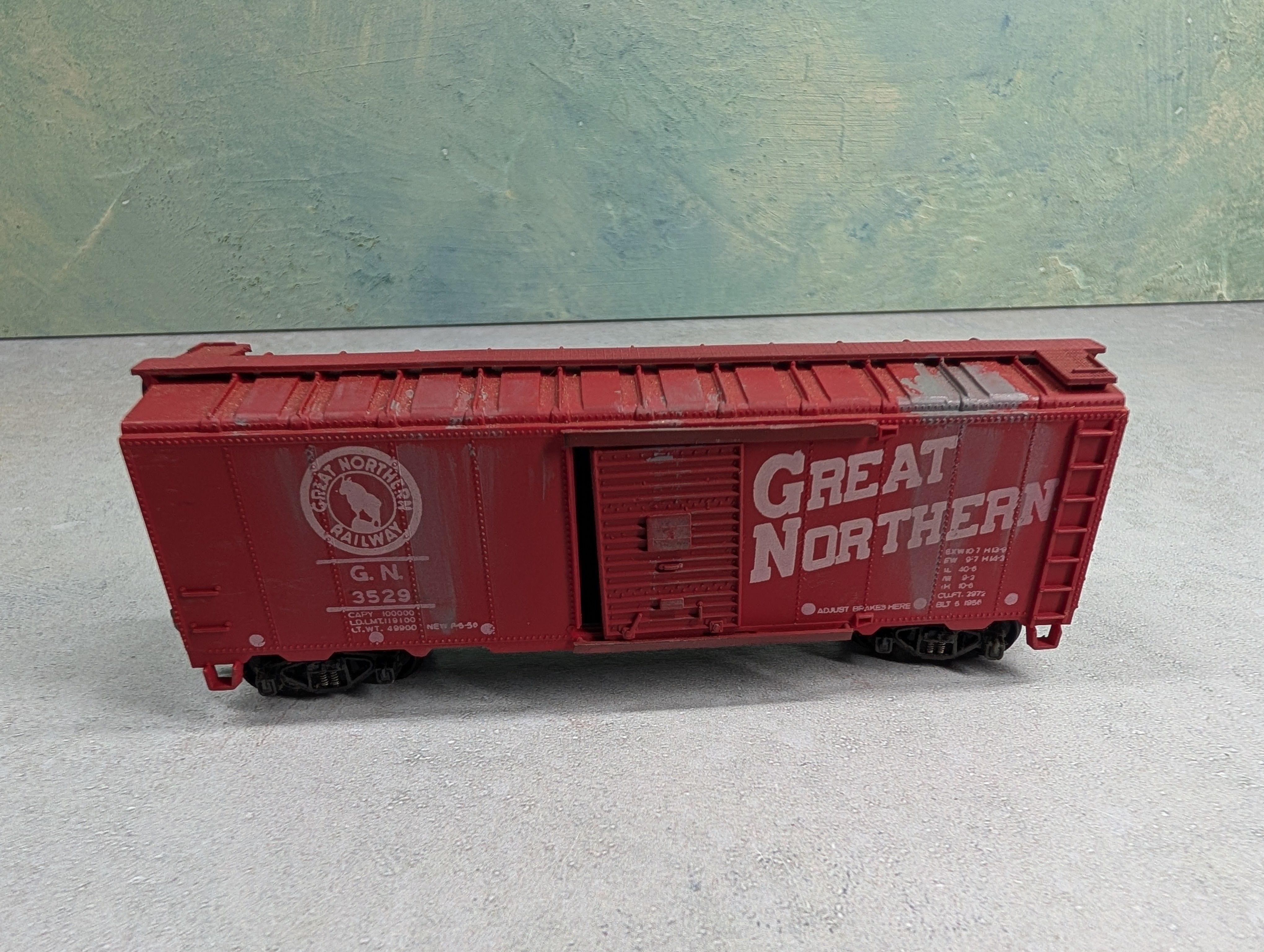 USED Crown HO Scale 40' Box Car Great Northern GN #3529 Weathered