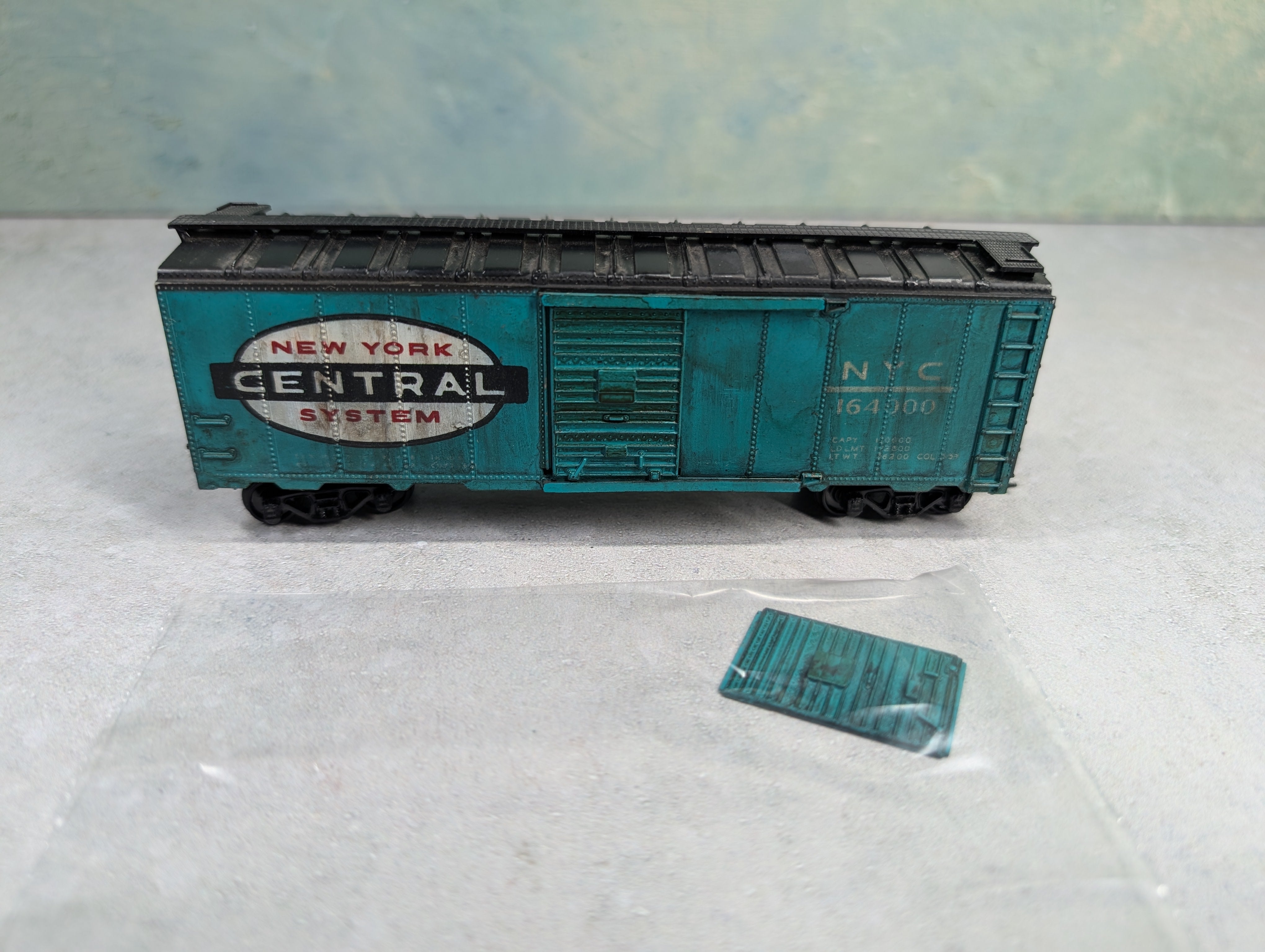 USED Athearn HO Scale 40' Box Car New York Central NYC #164000 Weather