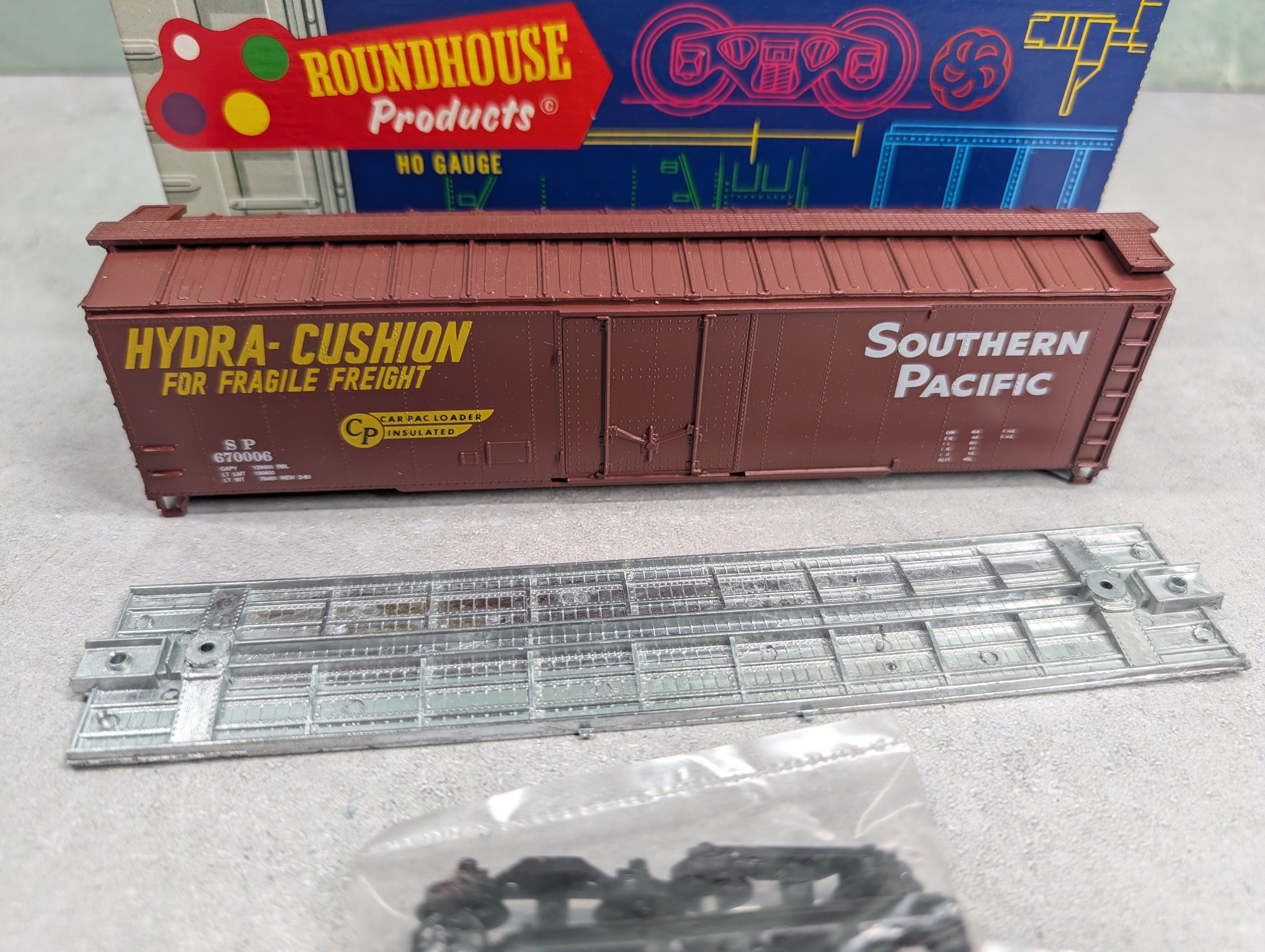 USED Roundhouse 7727 HO Scale 50' Plug Door Box Car Southern Pacific S