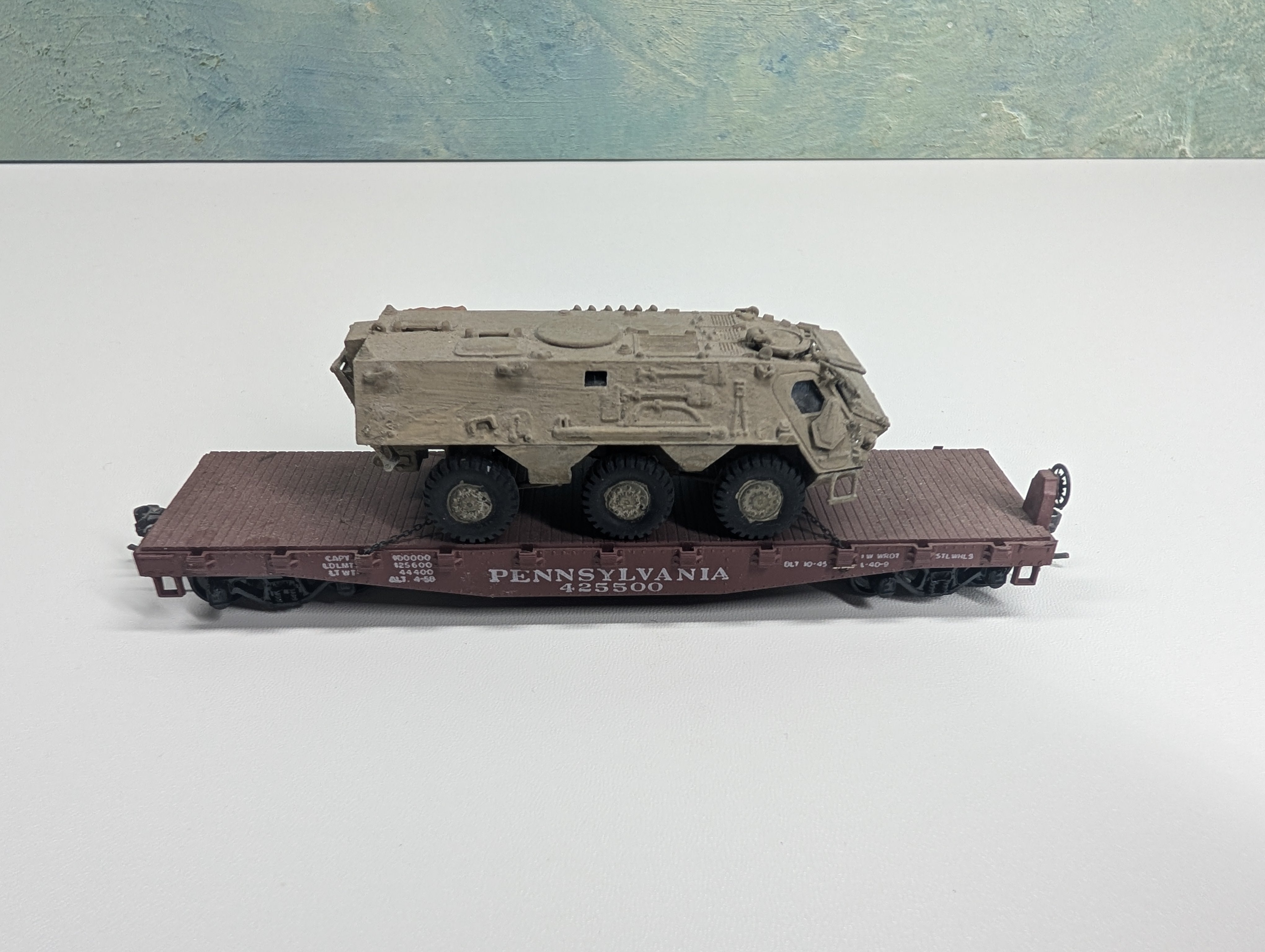 USED Athearn HO Scale 40' Flat Car Pennsylvania PRR #425500 w/ Army Ve