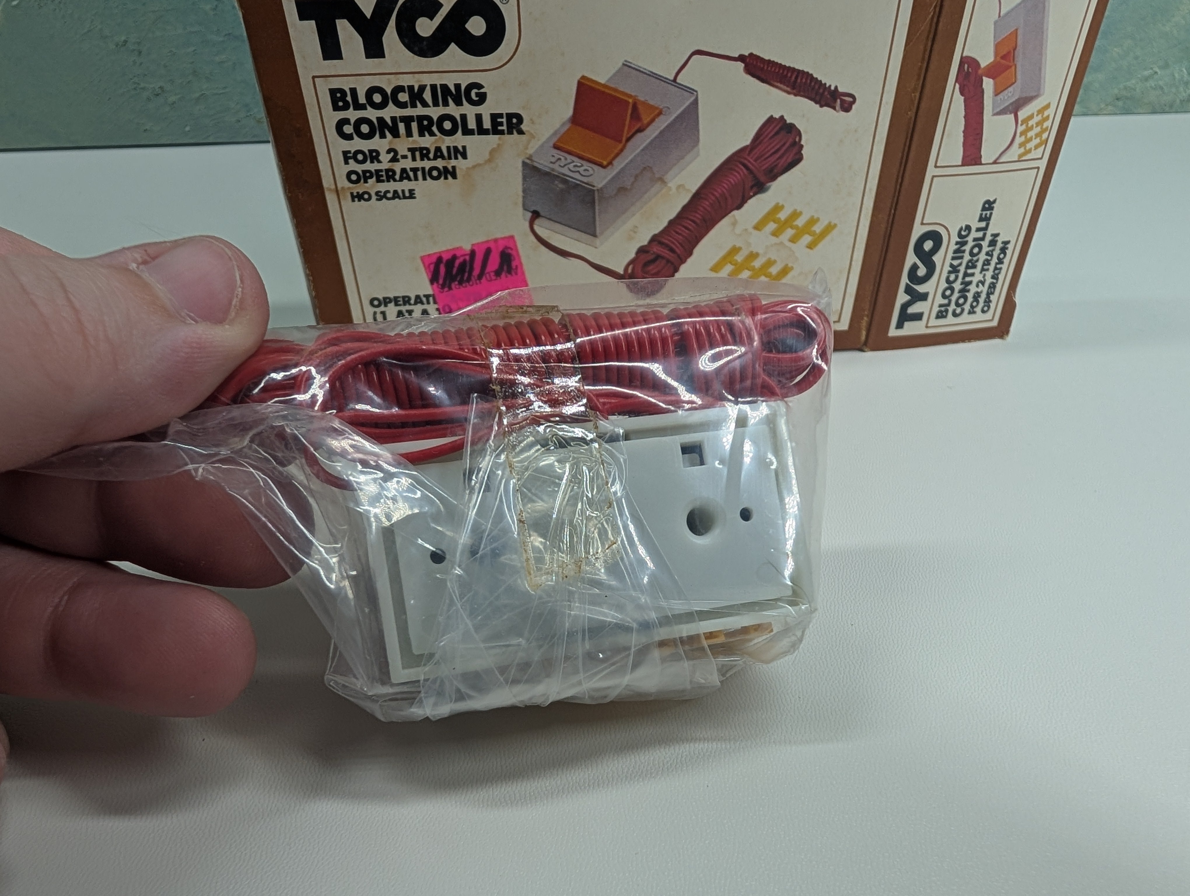 USED Tyco 970 HO Scale Blocking Controller For 2-Train DC Operation