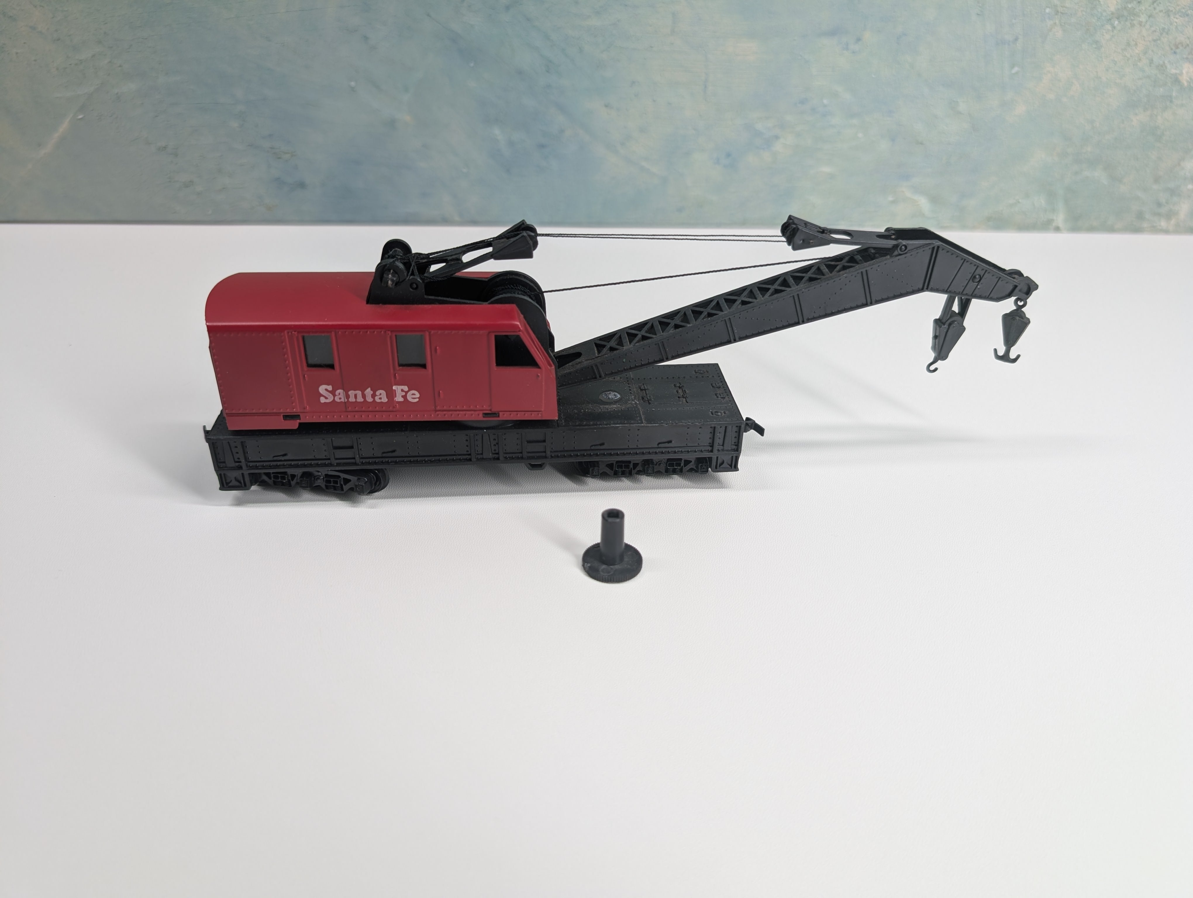 USED Tyco HO Scale Boom Crane Santa Fe