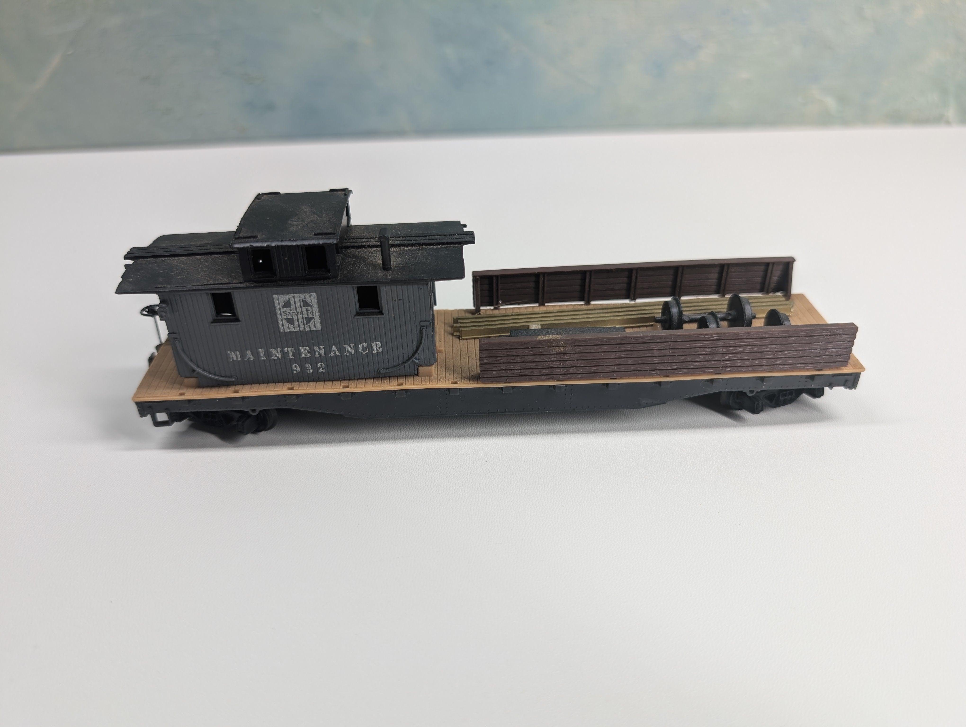 USED Tyco HO Scale Boom Tender Flat Car Santa Fe ATSF #932 MOW