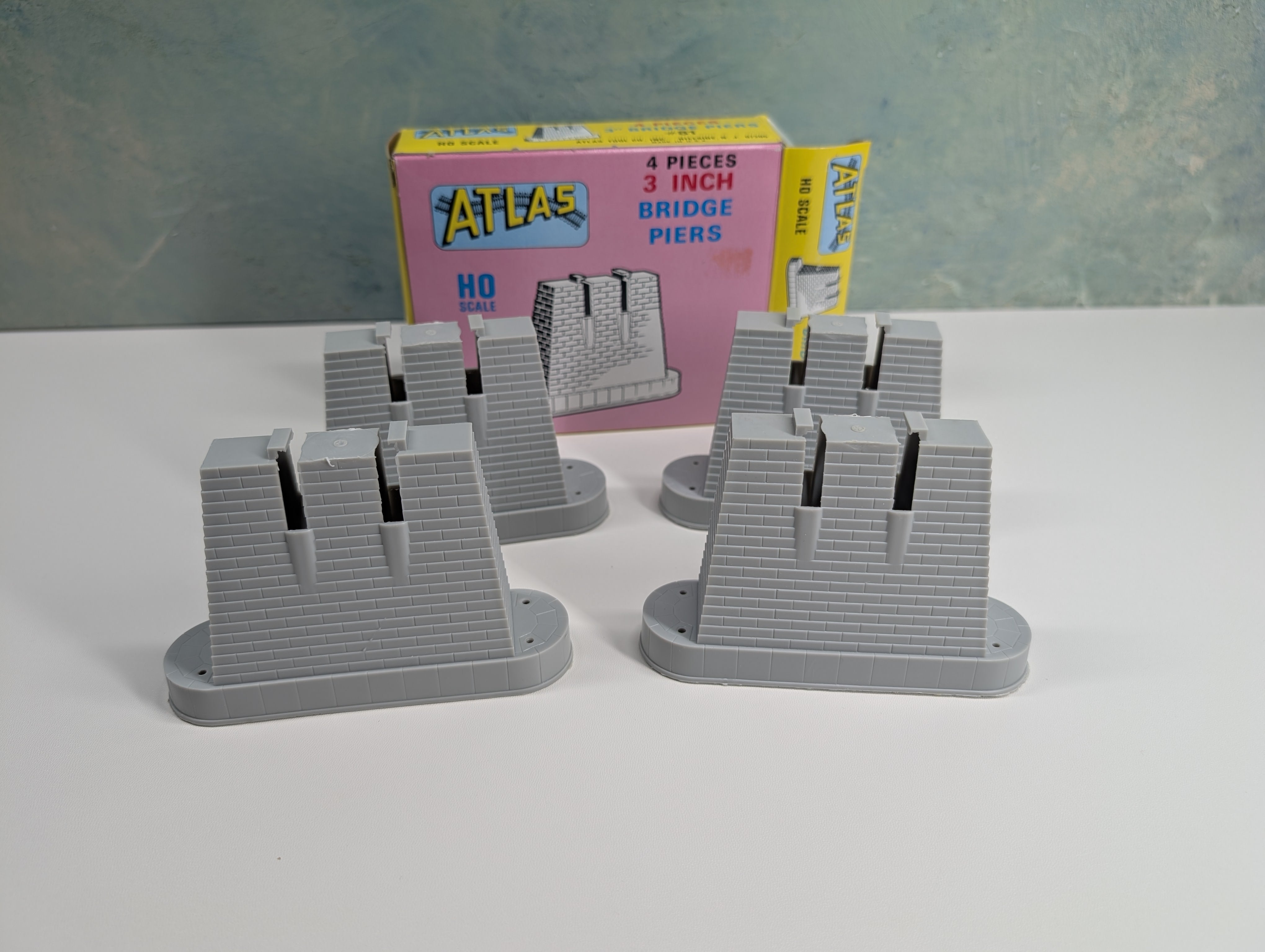 USED Atlas 81 HO Scale 3" Bridge Piers (4 pcs)