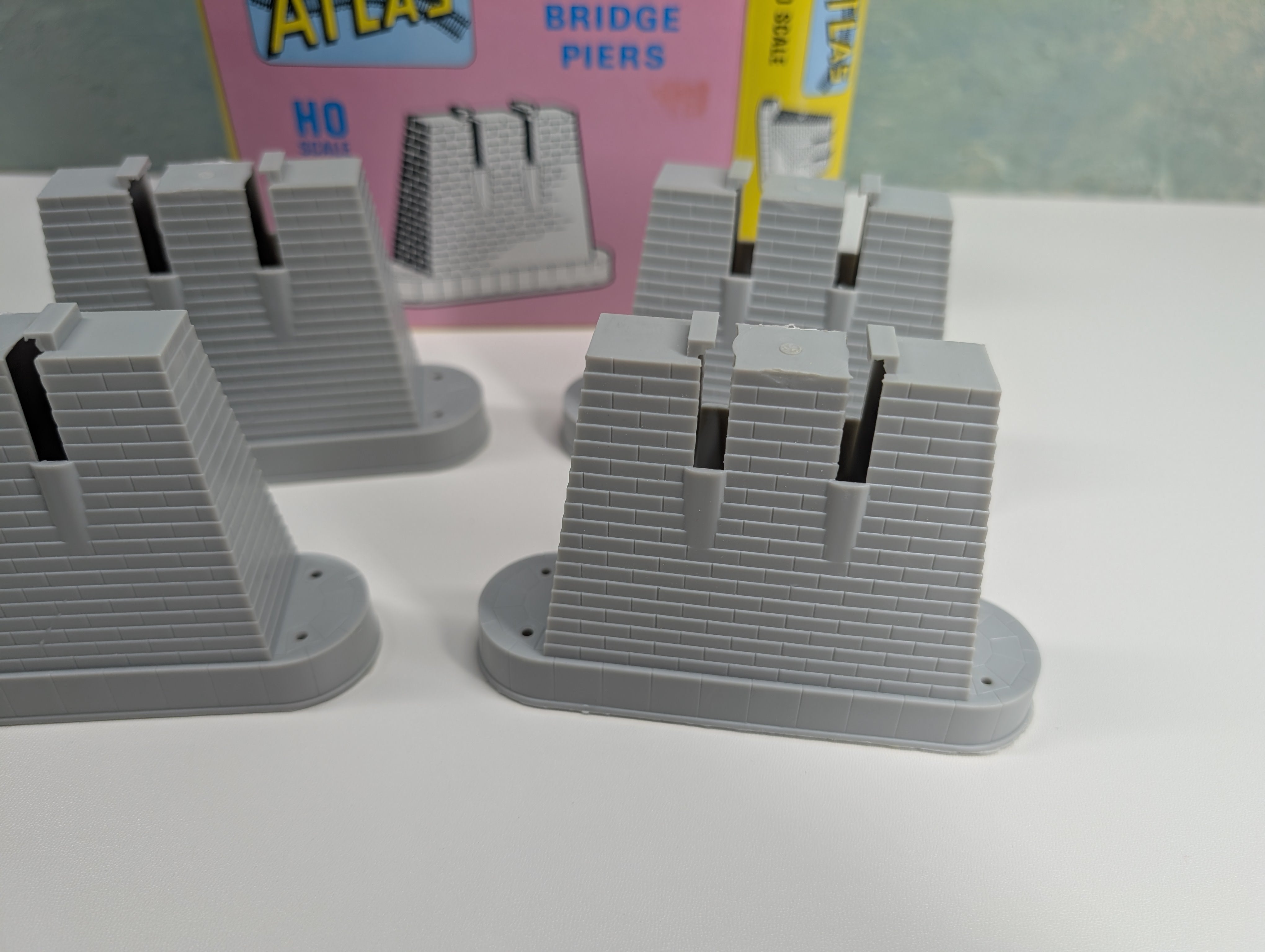USED Atlas 81 HO Scale 3" Bridge Piers (4 pcs)