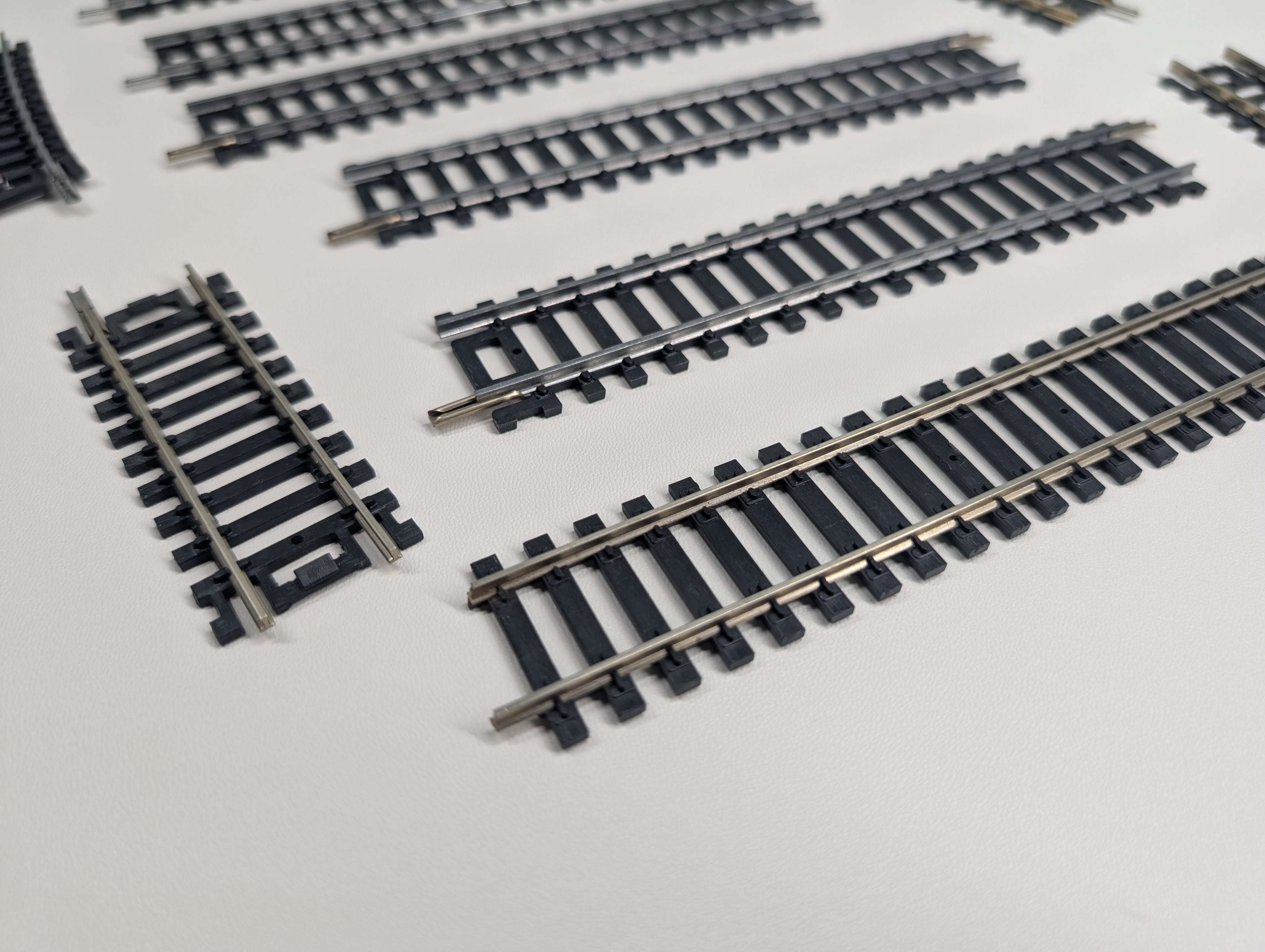 USED HO Scale Mixed Small Straight & Curve Code 100 Steel & Silver Tra