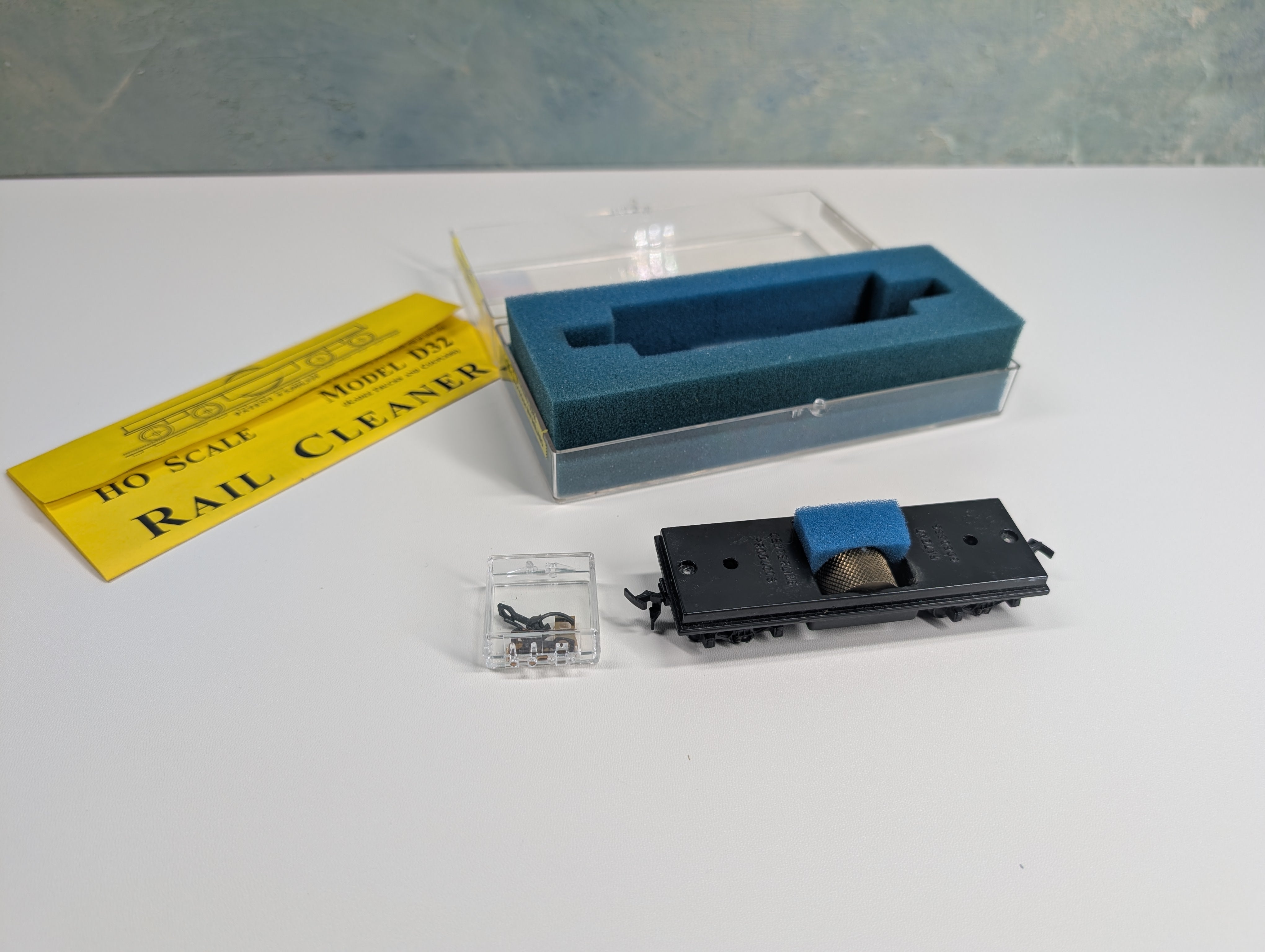 USED Centerline Products D32 HO Scale Track Rail Cleaner w/ Kadee Truc