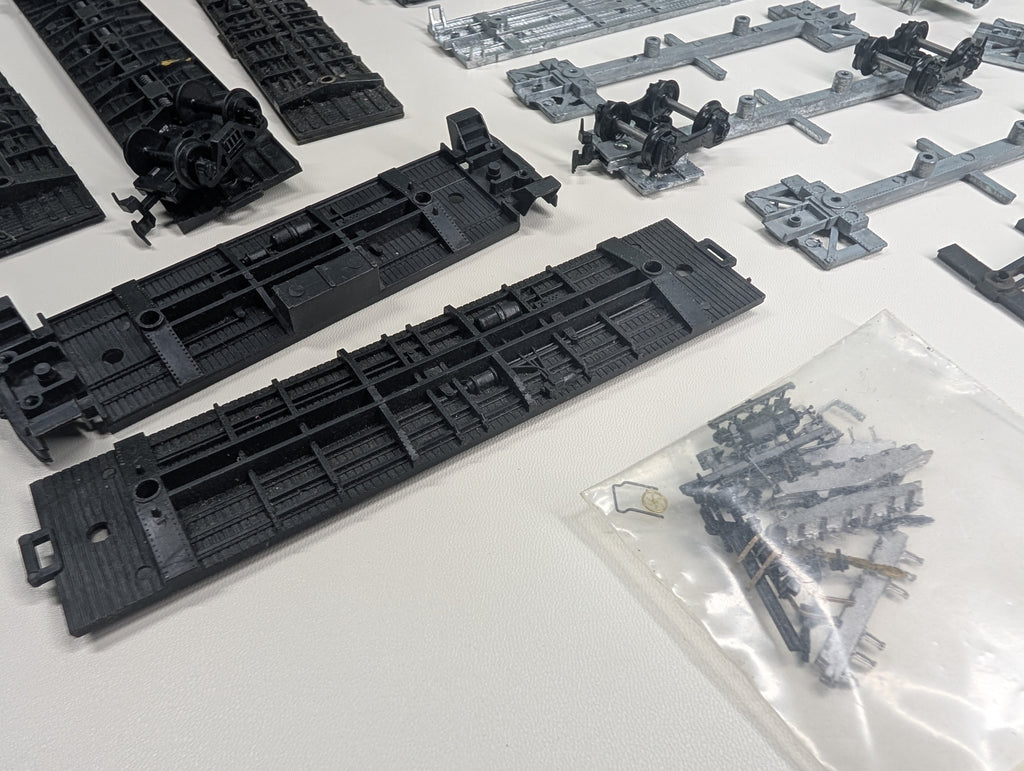 USED HO Scale Lot of Metal & Plastic Freight Car Frames & Parts