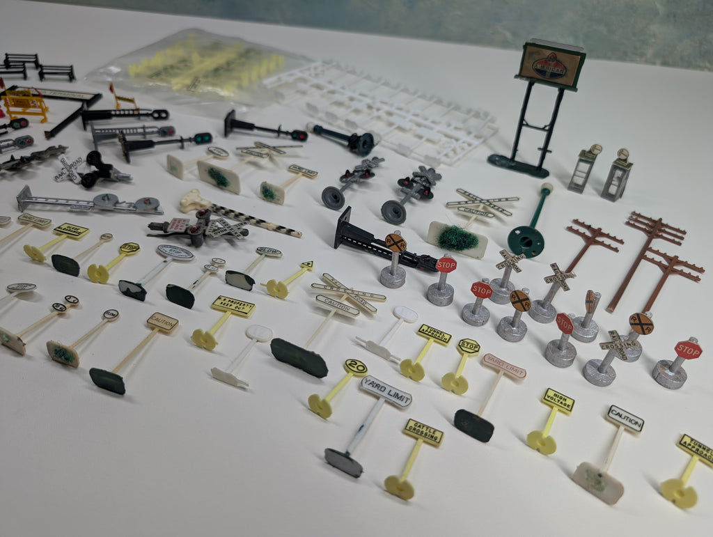 USED HO Scale Lot of Railroad Signs, Street Signs & More, Detail Parts