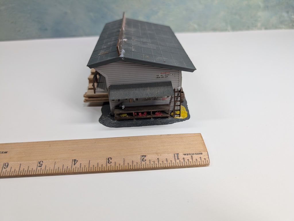USED Atlas 750 HO Scale Lumber Yard