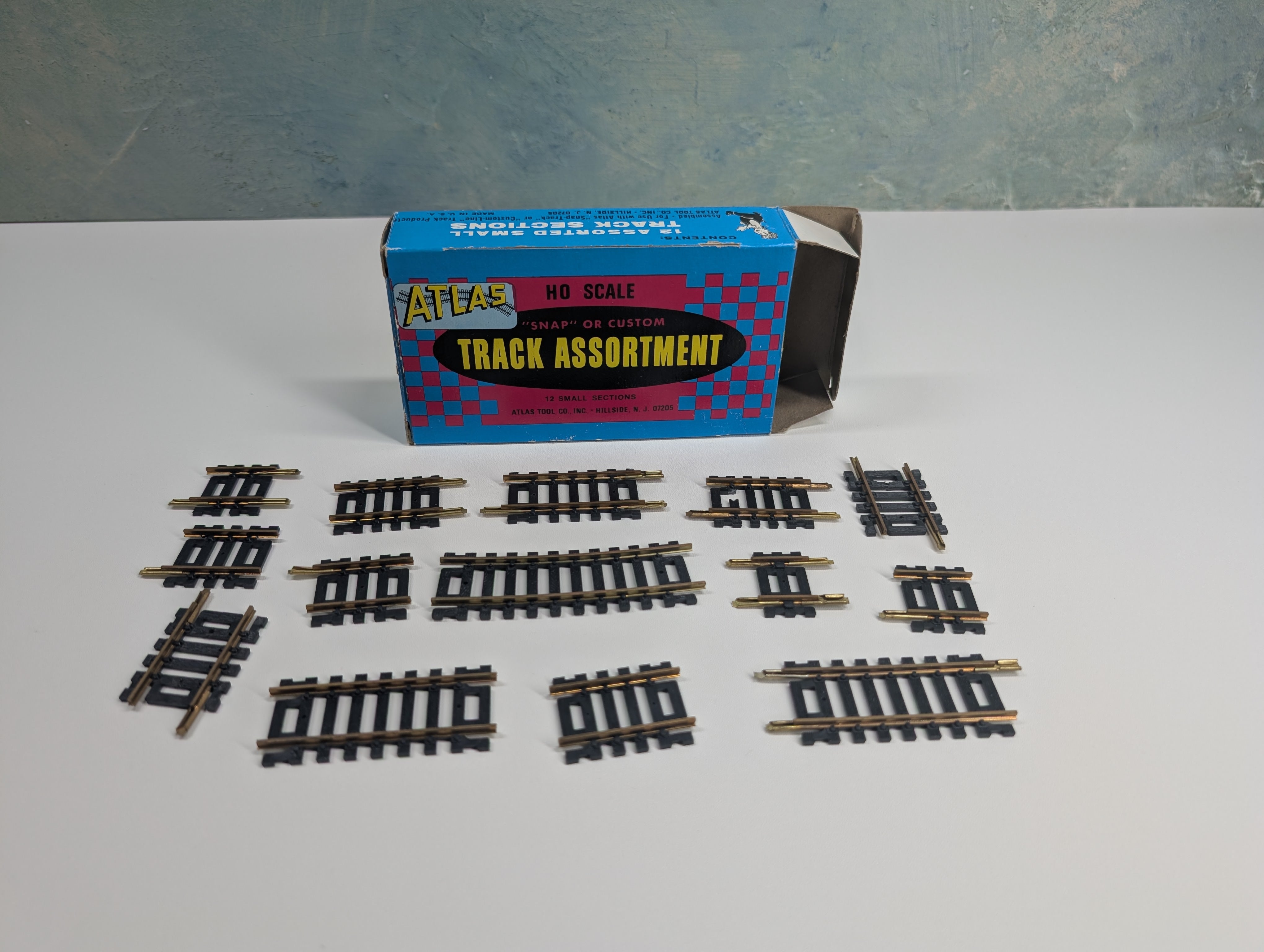 USED Atlas HO Scale Assortment of Code 100 Brass Track (14 pcs)
