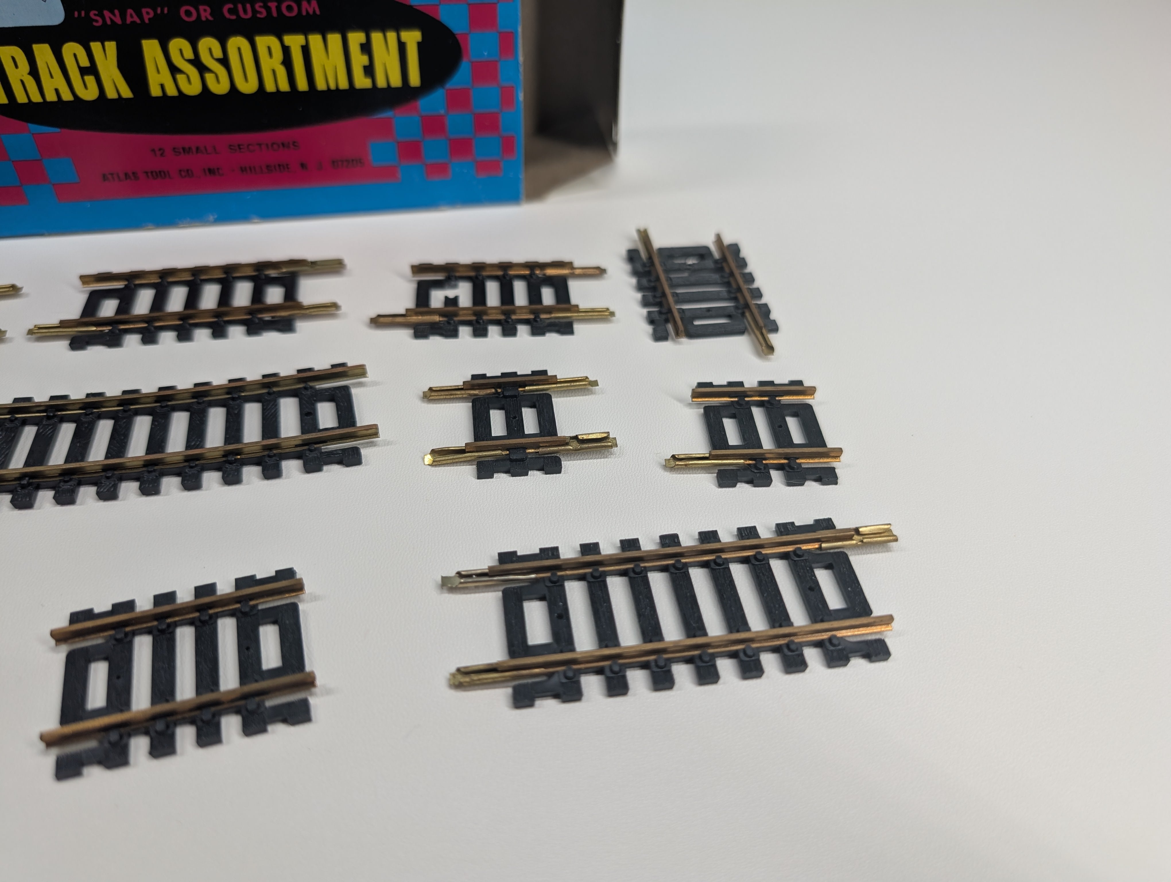 USED Atlas HO Scale Assortment of Code 100 Brass Track (14 pcs)