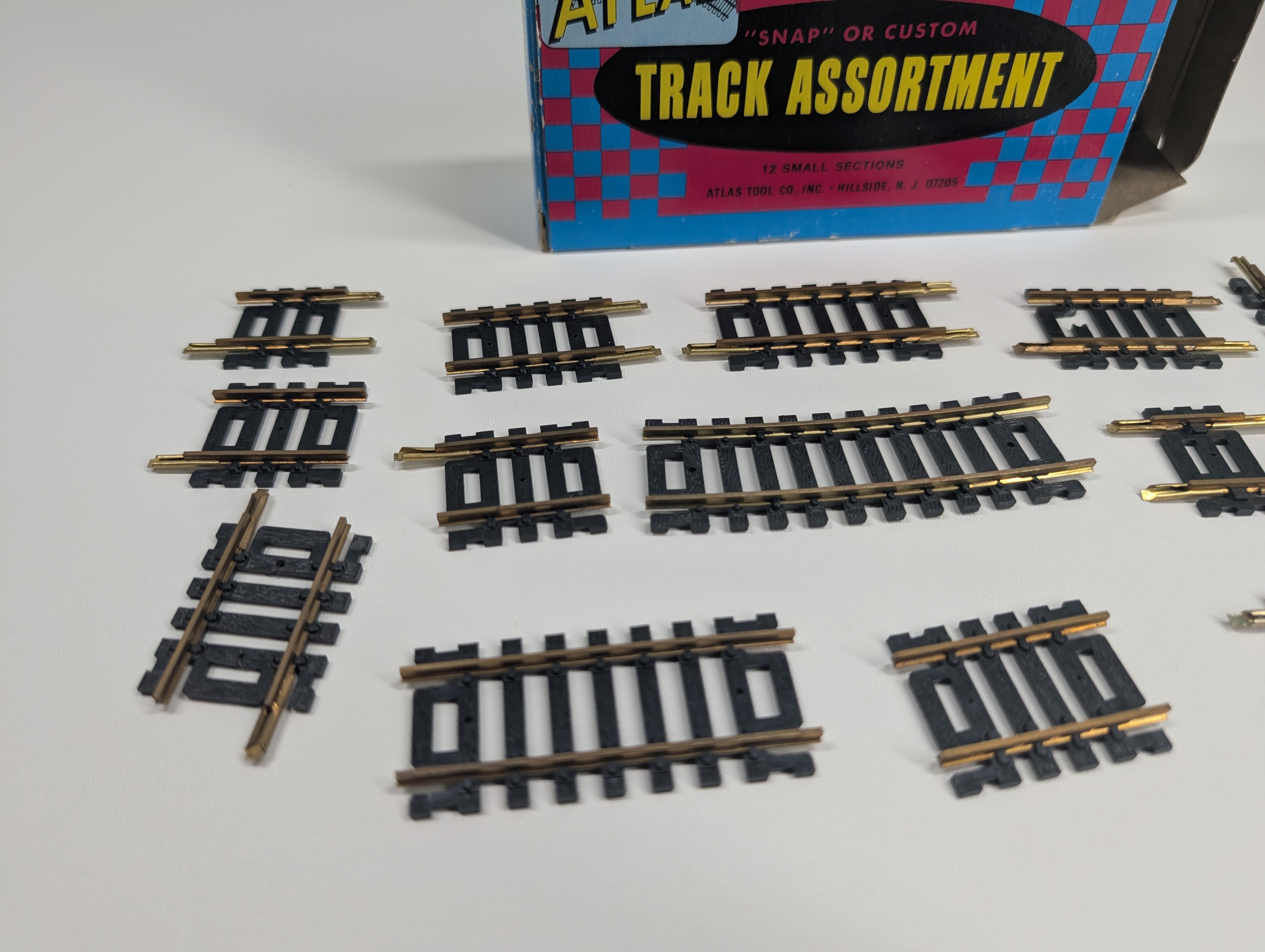 USED Atlas HO Scale Assortment of Code 100 Brass Track (14 pcs)