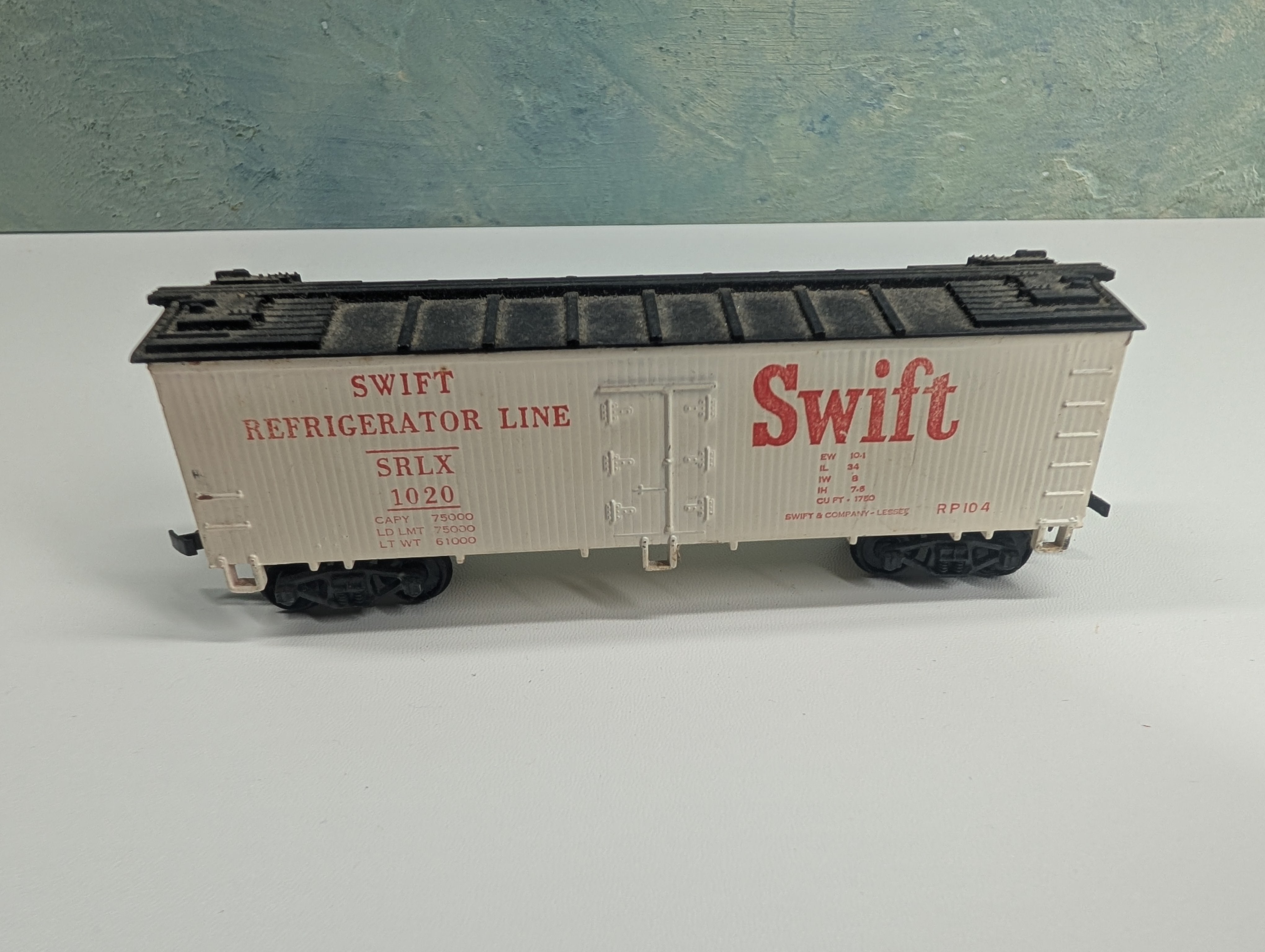 USED HO Scale Box Car Swift Refrigerator Line SRLX #1020