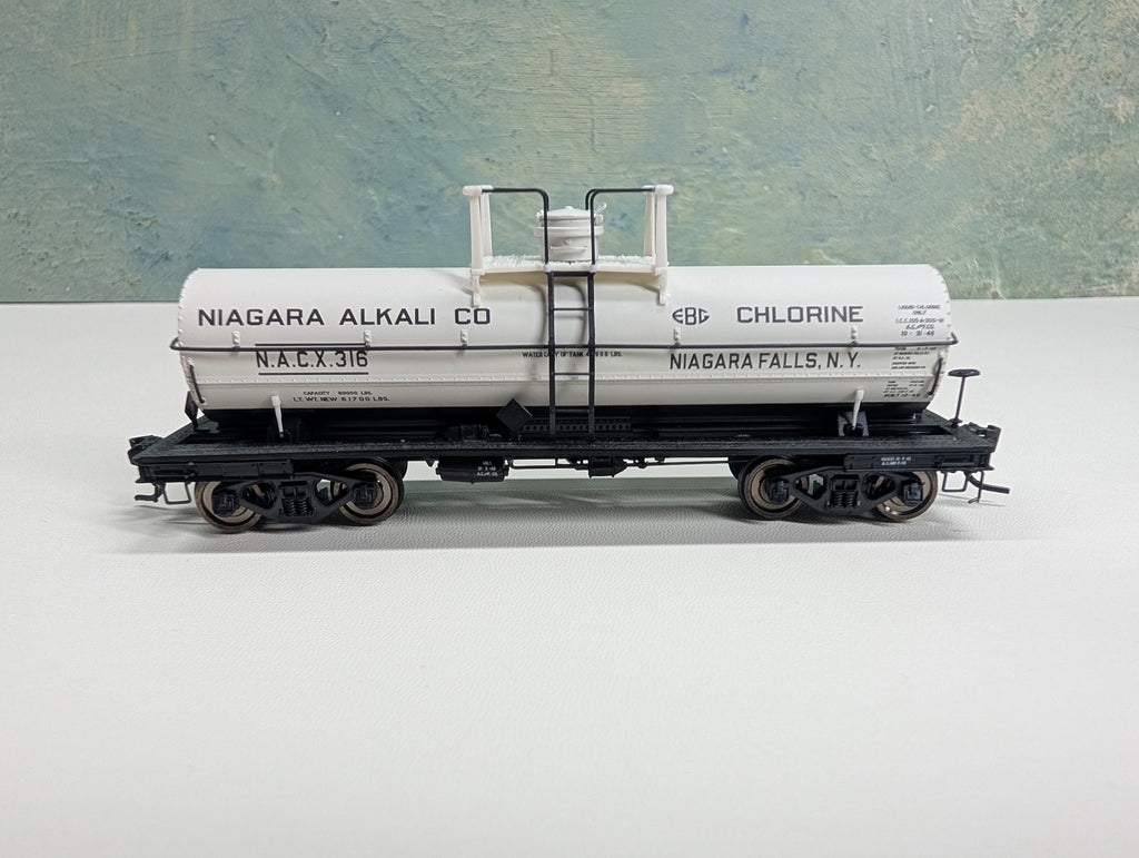USED Broadway Limited 6127 HO Scale 6000 Gallon Tank Car Niagara Alkal
