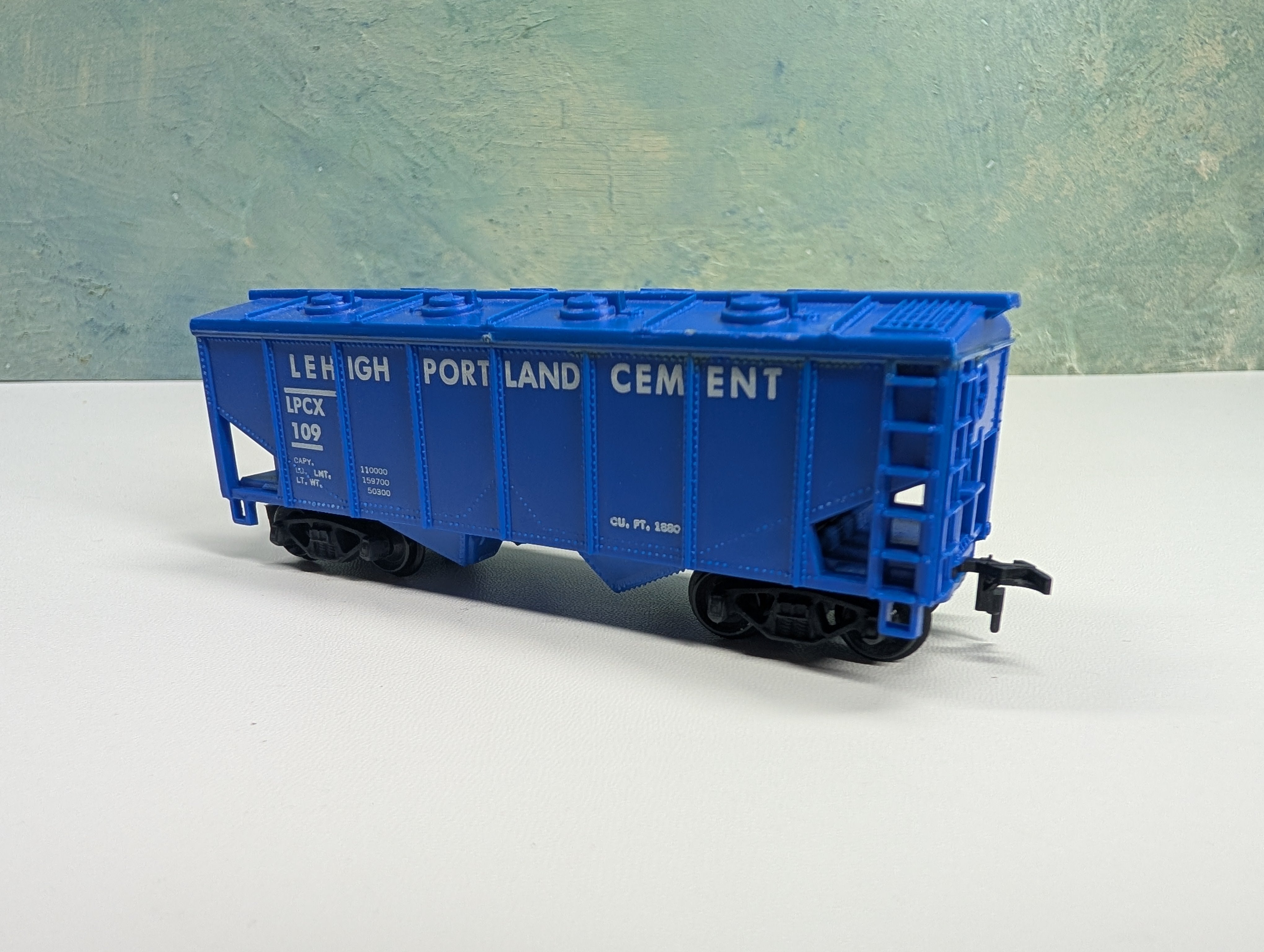 USED Marx HO Scale Covered Hopper, Rare Blue Lehigh Portland Cement LP