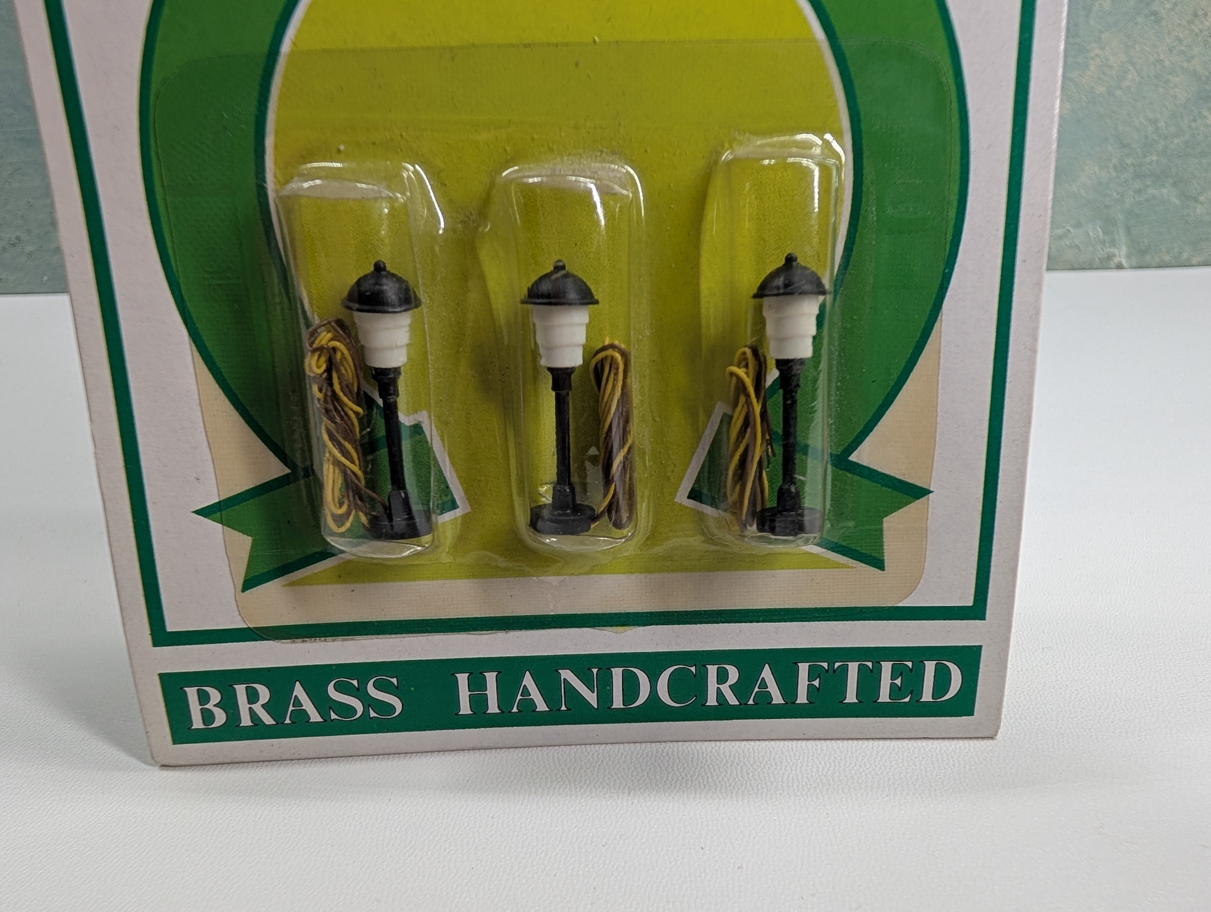 Model Power 8484 N Scale Lamp Post, Brass Details, Wired (3 pcs)